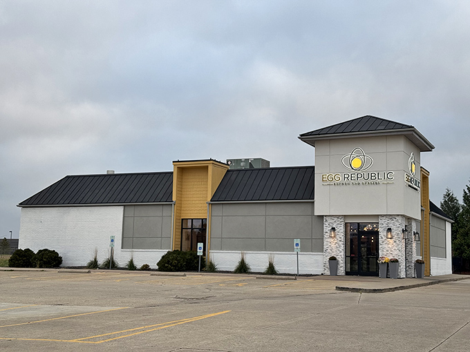 Egg Republic stands like a breakfast embassy in Bloomington, where morning diplomacy happens over perfectly cooked eggs. The modern building houses timeless breakfast traditions.