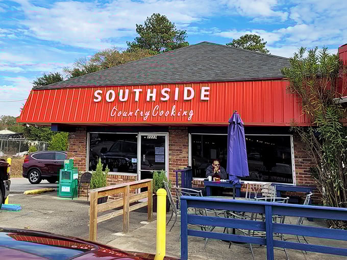 Red roof, big reputation - this unassuming building houses some seriously satisfying Southern comfort.