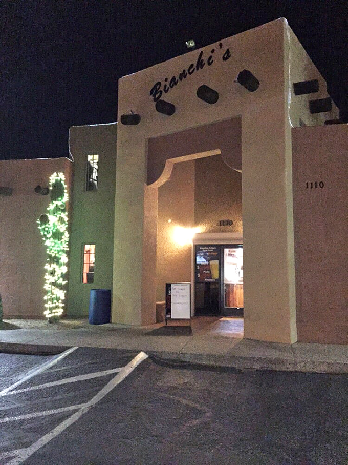 By night, Bianchi's warm glow beckons hungry pizza lovers. A Tucson institution that feels like coming home.