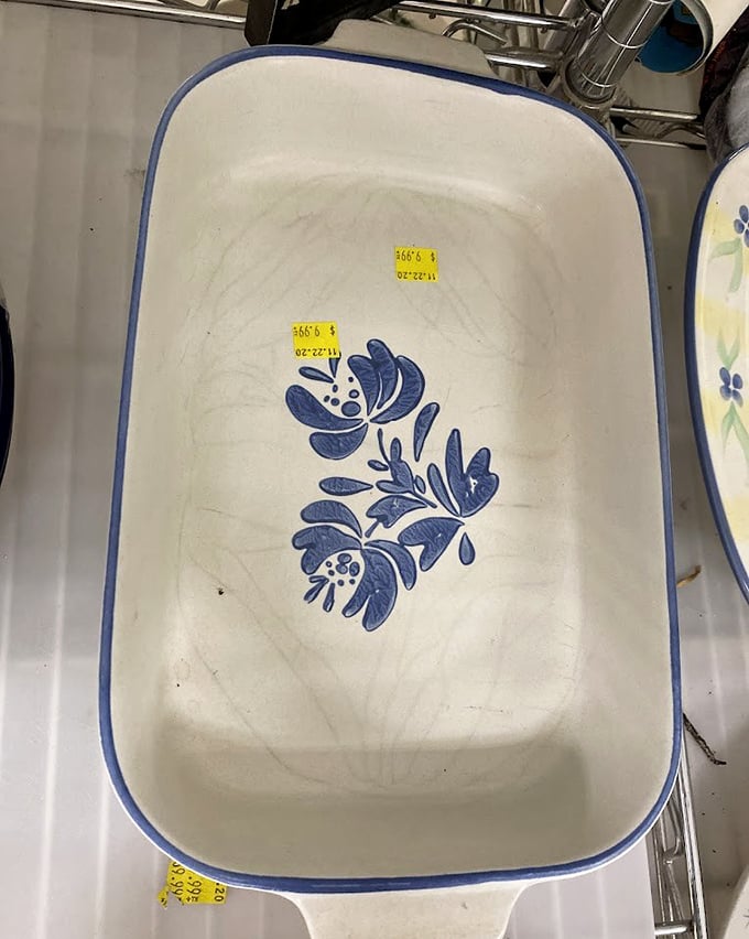 This ceramic baking dish has "famous family casserole" written all over its vintage charm.