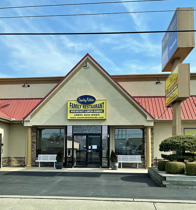 Country Kitchen's welcoming entrance promises comfort food that rivals grandma's recipes &ndash; minus having to wash your own dishes.