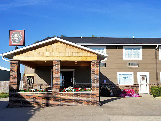 The Covered Bridge Inn embraces its namesake heritage with simple charm and floral touches that would make any road-weary traveler feel right at home.