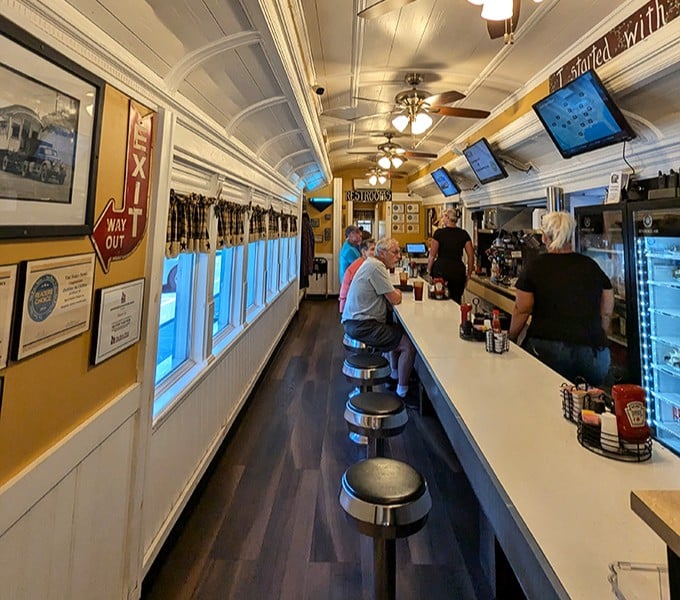 Where else can you watch the short-order ballet unfold? The counter seats offer front-row tickets to the delicious show happening in the kitchen.