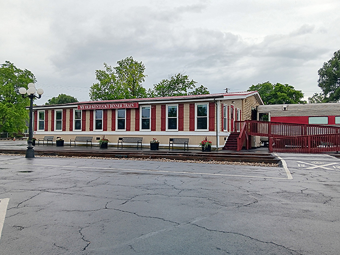 The My Old Kentucky Dinner Train combines two of life's greatest pleasures: scenic rail travel and excellent food. Rolling dining at its finest without having to pack a suitcase.