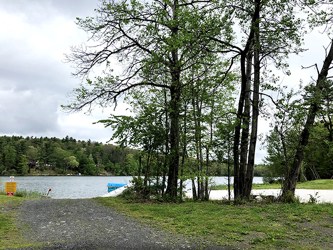 The nearby recreation area offers additional activities for those who want to extend their Pocono adventure beyond waterfalls.