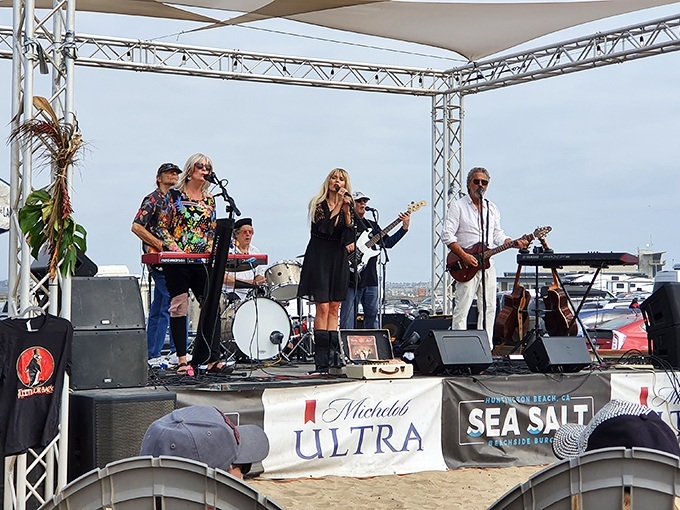 Live music at Sea Salt proves that feast for the stomach pairs perfectly with feast for the ears &ndash; California beach culture in its element.