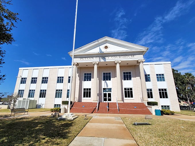 The Putnam County Courthouse stands as stately as a Southern gentleman in a white linen suit. Those columns aren't just supporting the roof—they're holding up tradition.