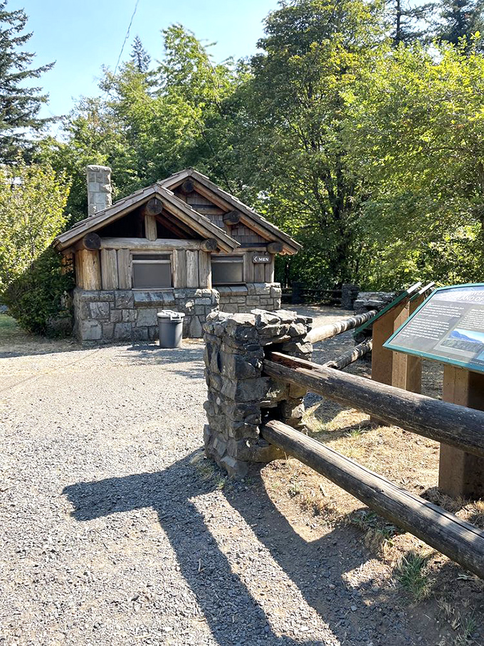 Even the facilities here blend seamlessly with the natural surroundings, proving that practical necessities can still respect the landscape's beauty.