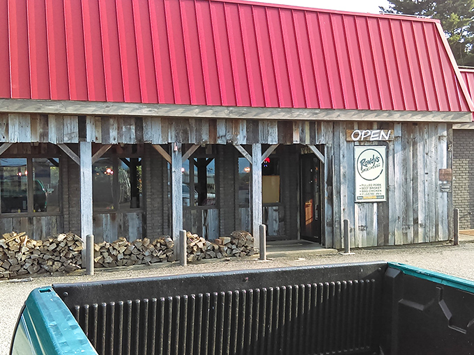 Rowdy's Smokehouse proves that retirement doesn't mean giving up life's pleasures&mdash;just enjoying them at a more reasonable hour with no alarm clock tomorrow.