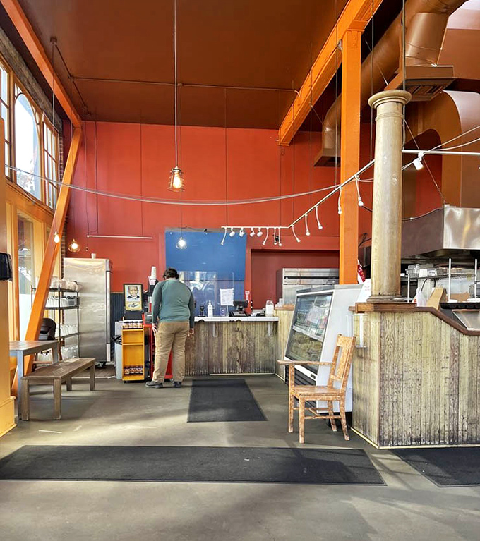 The ordering counter &ndash; simple, functional, and the gateway to happiness. That wooden chair has heard thousands of "That was amazing" stories.