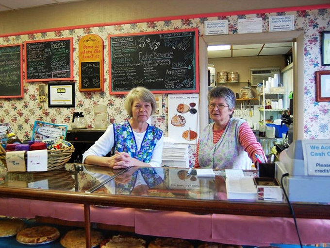 The staff stands ready at the counter, guardians of recipes that have brought joy to countless Missouri dessert pilgrims.