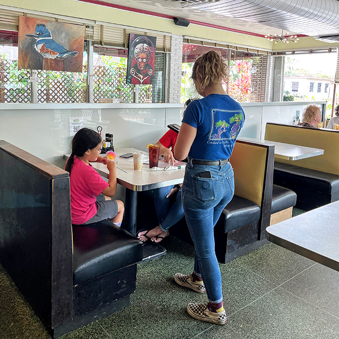 The best servers don't just take orders&mdash;they're memory wizards who remember how you like your eggs before you even sit down.