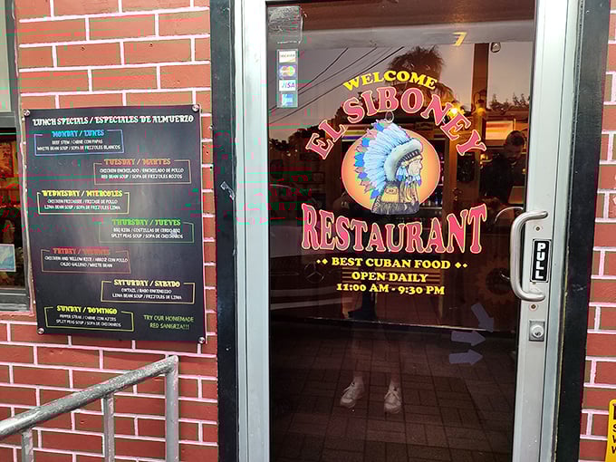 "Welcome El Siboney Restaurant" promises "Best Cuban Food" right on the door. Sometimes truth in advertising actually exists, and this is one of those times.