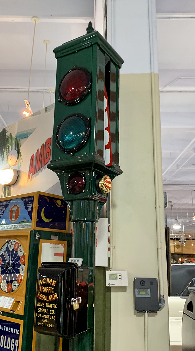 This vintage traffic light wasn't just directing traffic&mdash;it was giving drivers three seconds to perfect their hair in the rearview mirror.