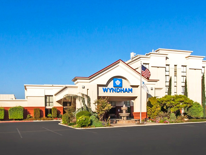 The Wyndham Visalia welcomes travelers with its distinctive architecture – a basecamp for adventures to nearby Sequoia and Kings Canyon National Parks.