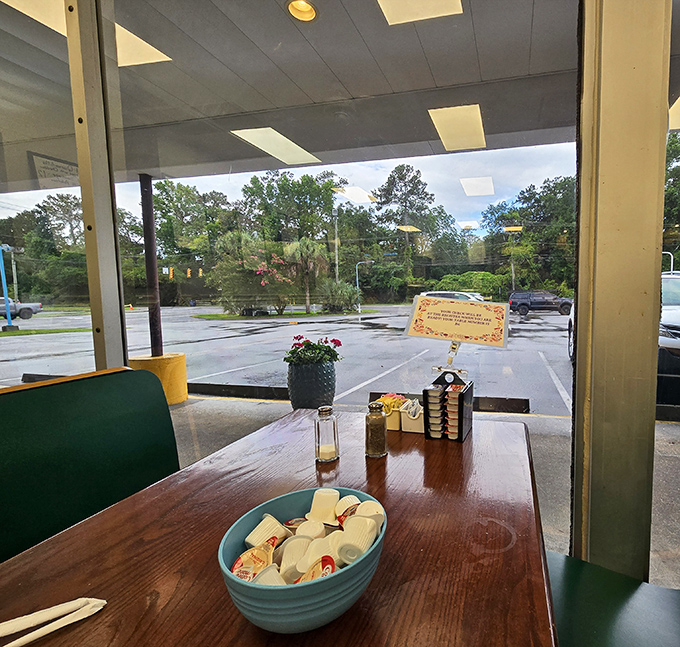Window-side seating with a view of the parking lot might sound ordinary, but breakfast tastes better with natural light streaming in.