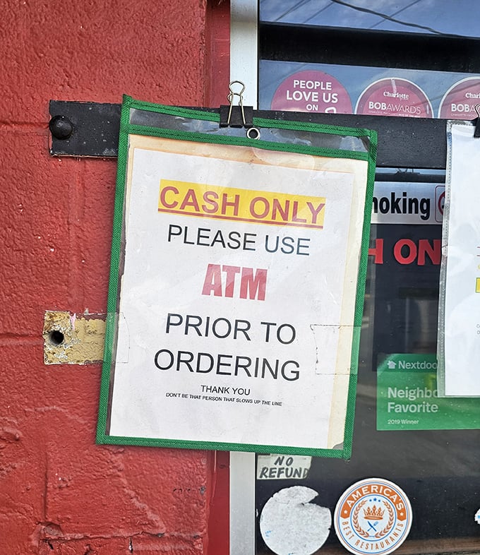 "Cash only" isn't an inconvenience—it's part of the charm. This sign has probably prevented more hangry meltdowns than we'll ever know.