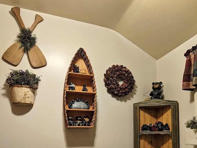 Northwoods d&eacute;cor that hits the sweet spot between charming and kitschy &ndash; oars, pine cones, and bears that say "Welcome to Wisconsin" without saying a word.