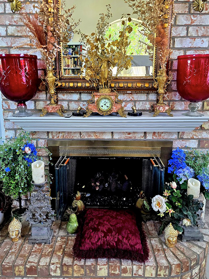 That fireplace display could be straight from a design magazine – proof that secondhand treasures can create first-class home ambiance.