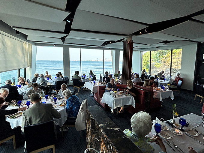 When the restaurant's this full and everyone's gazing at that view, you know the secret's officially out.