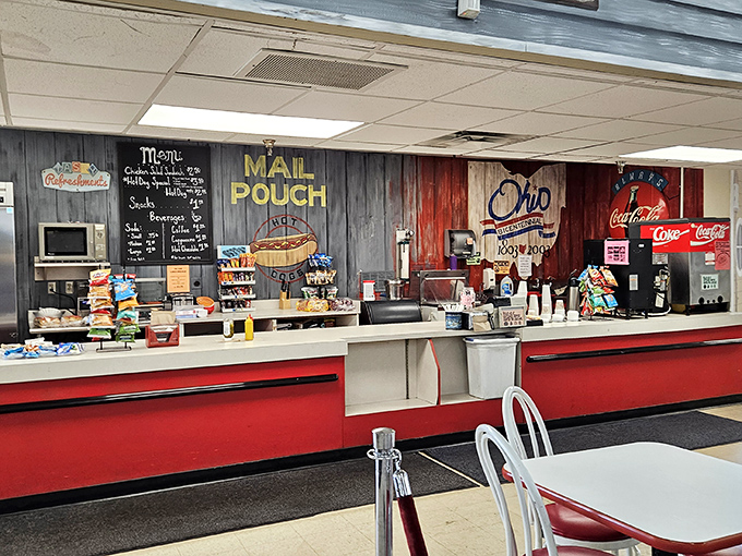 An old-school lunch counter that looks ready to serve malts and memories in equal measure, no apps required.