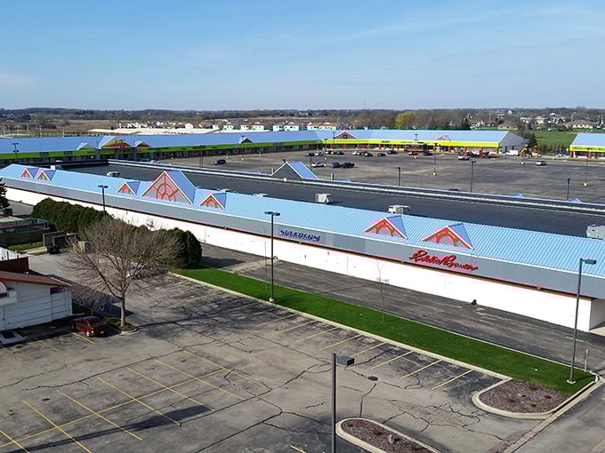 A bird's-eye view reveals the true scale of this bargain metropolis. From up here, you can strategically plan your shopping attack.