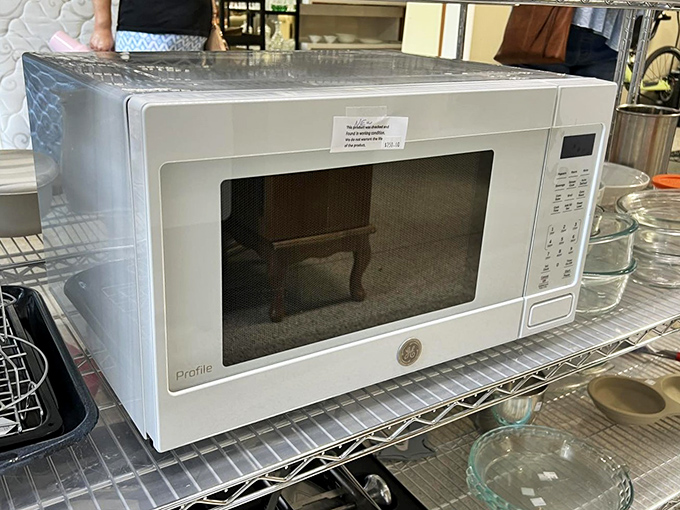 This pristine microwave looks like it barely reheated a single leftover. Someone's kitchen upgrade is your chance to finally replace that beeping dinosaur at home.