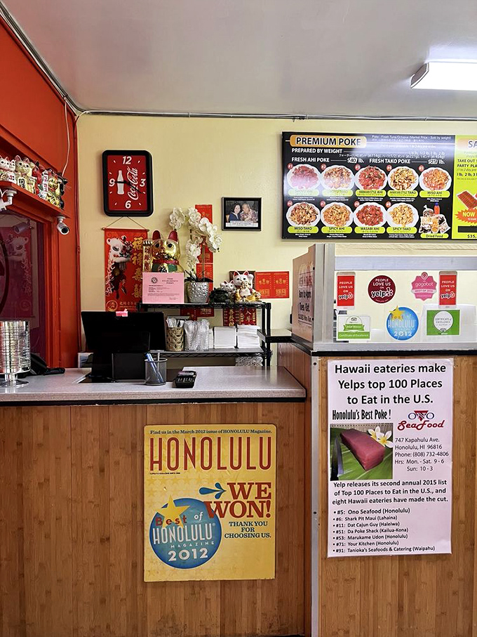 The counter where magic happens. Those menu boards have launched thousands of food epiphanies and converted mainland visitors into poke evangelists.