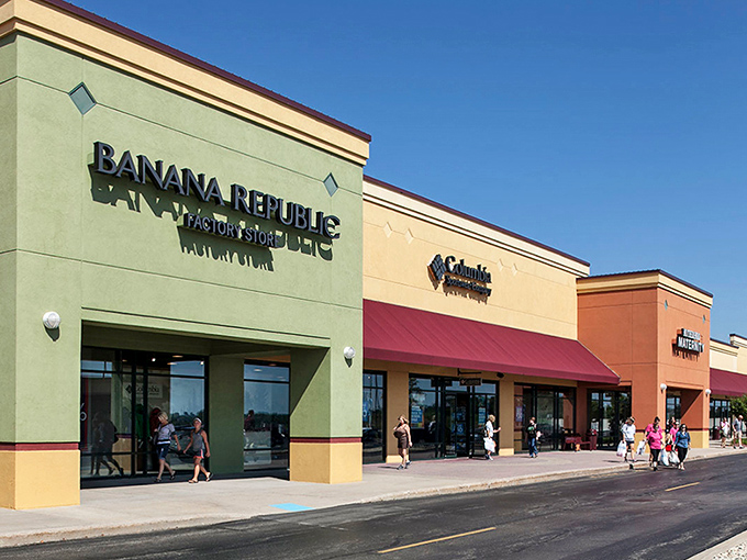 Banana Republic and Columbia storefronts: where outdoor enthusiasts and office workers find common ground in the pursuit of discounted style.
