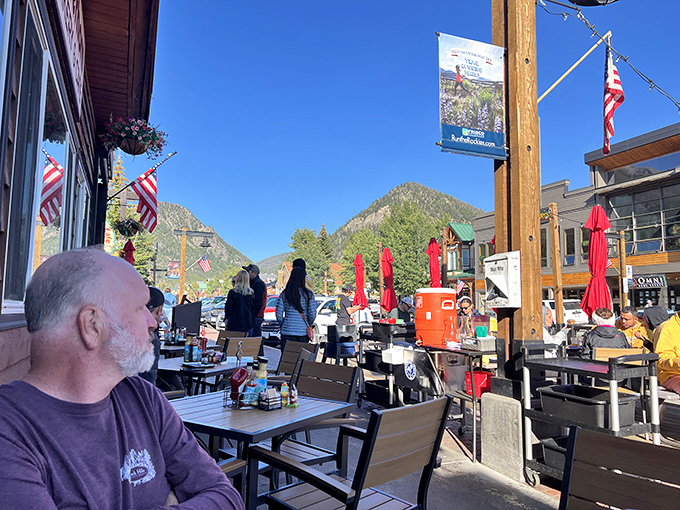 Mountain views that make even waiting for a table feel like a privilege. Nature's version of dinner theater, minus the cheesy performances.