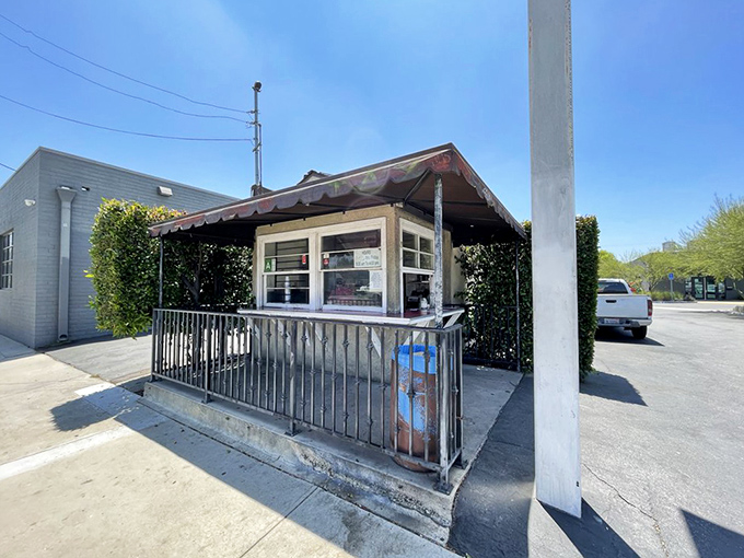 From this angle, you might miss Bill's entirely &ndash; which would be the culinary equivalent of walking past a winning lottery ticket.