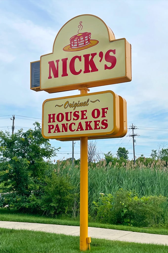 A sign that should be on Michigan's official list of historic landmarks. Those pancakes have steam coming off them even in 2D form.
