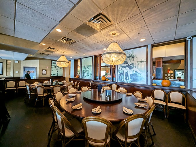 The dining room's elegant chandeliers and round tables create the perfect setting for those "remember when we had that amazing meal?" memories.