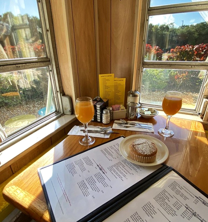 Window seats bathe diners in Florida sunshine while they contemplate life's important questions, like "pancakes or waffles?"