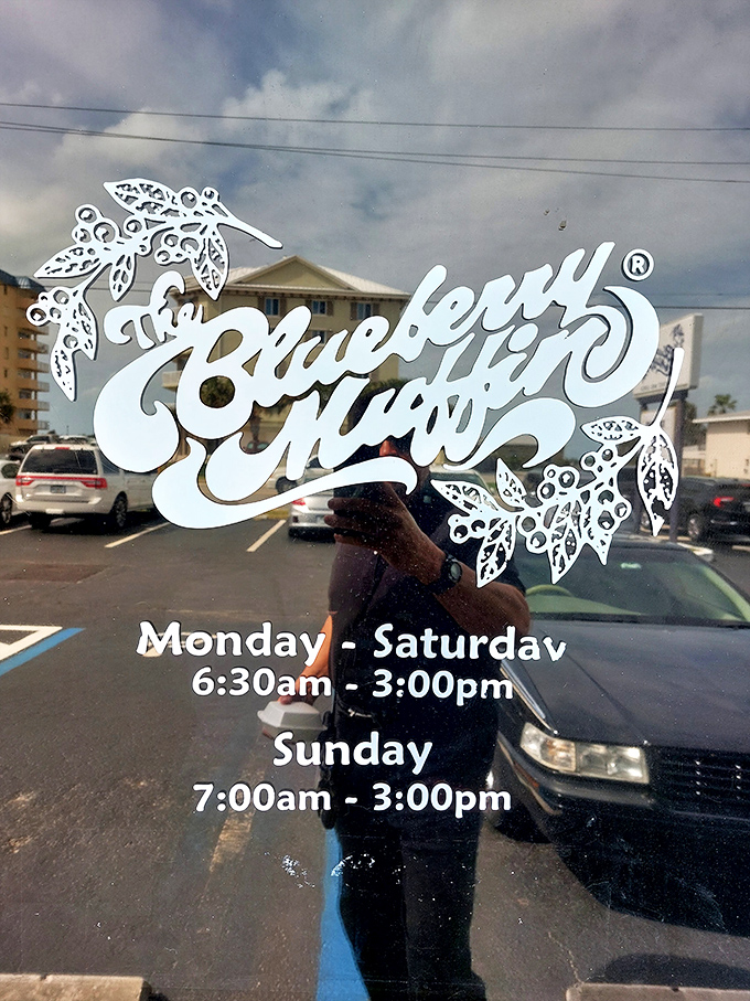 Early birds get more than worms here&mdash;they get first dibs on those legendary omelets and muffins still warm from the oven.