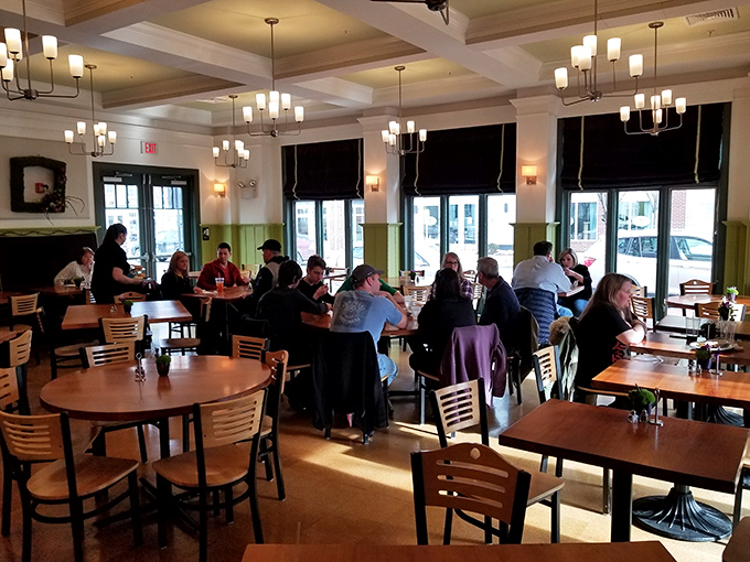 A full house of satisfied diners enjoying their meals&mdash;this is what a beloved neighborhood gathering spot looks like.
