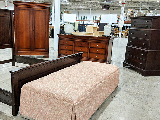Solid wood bedroom furniture that puts today's particle board to shame&mdash;they just don't make 'em like this anymore.