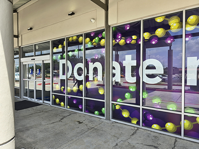 The "Donate" entrance, decorated with cheerful graphics, invites passersby to contribute to the cycle of reuse and community support.