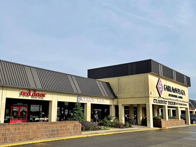 Fairlawn Plaza offers retail therapy without the mall madness &ndash; the shopping equivalent of comfort food without the guilt. 