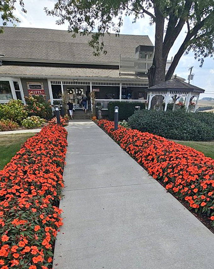 A flower-lined entrance worthy of Dorothy's yellow brick road, except instead of an emerald city, you're rewarded with pie and chicken.