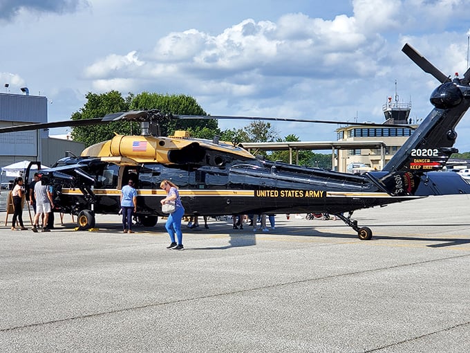 This Army Black Hawk helicopter doesn't just look impressive&mdash;it represents decades of military aviation evolution wrapped in a menacing package. 