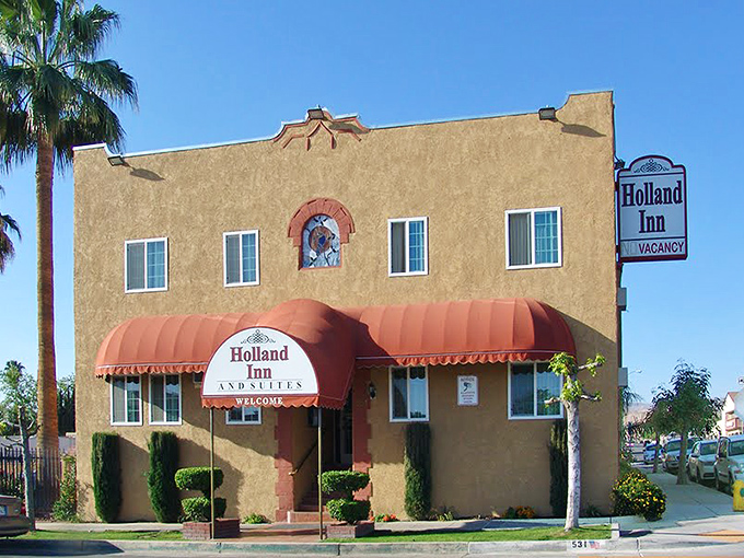 The Holland Inn provides lodging that won't require liquidating your 401(k), with those classic California palm trees included at no extra charge.