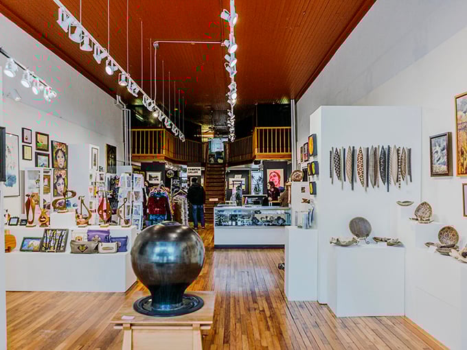 This art gallery doesn't just display creativity&mdash;it celebrates it. The wooden floors have supported both masterpieces and the dreamers who created them.