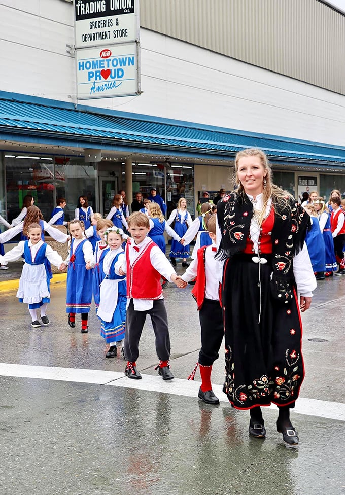 Little Norway Festival brings traditional costumes and dancing to rain-slicked streets &ndash; heritage on vibrant display.