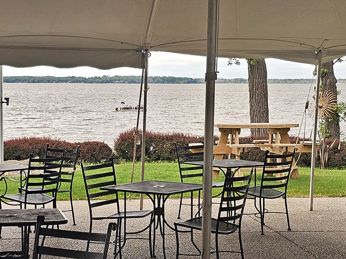 Lakeside dining that reminds you why Wisconsin's waters are for more than just fishing&mdash;they're the perfect backdrop for memorable meals.