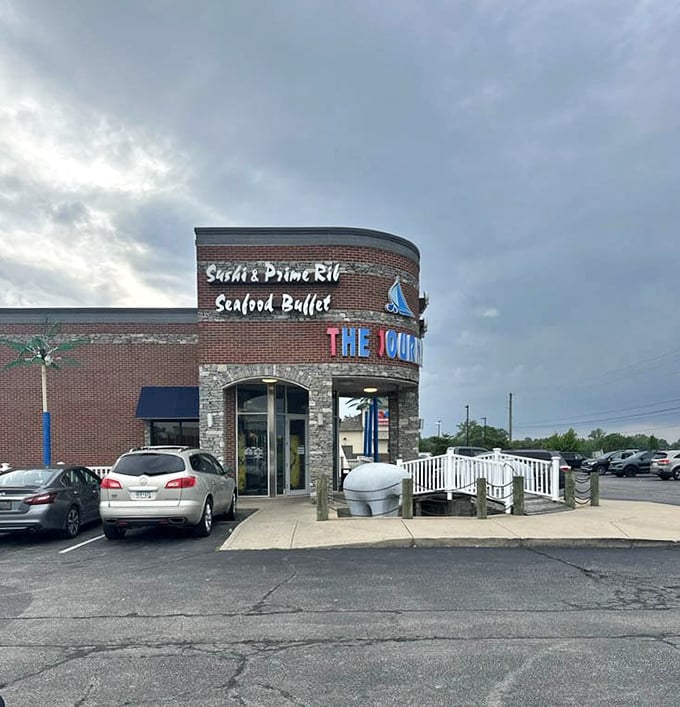 Even on cloudy days, The Journey's exterior promises sunshine for your taste buds. The nautical theme seems to say, "Leave your diet at the shore."