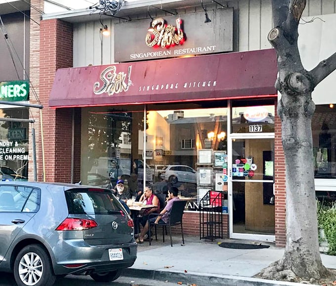 Sidewalk seating for those who can't wait to dig in. Some meals deserve fresh air&mdash;and the occasional envious glance from passersby.