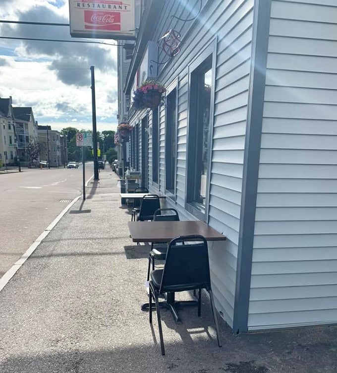 Sidewalk seating for those rare New Hampshire days when eating poutine outdoors feels like the height of sophistication.