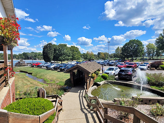 A packed parking lot tells the real story. When locals and tourists alike are willing to wait, you know you've found something special.