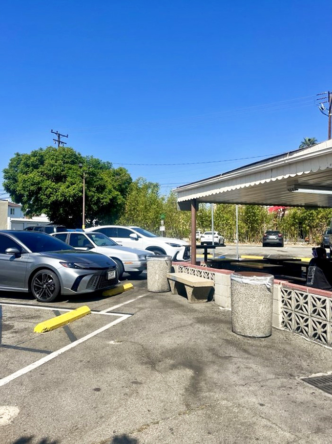 The parking lot fills up fast when word gets out about pastrami this good in your neighborhood.